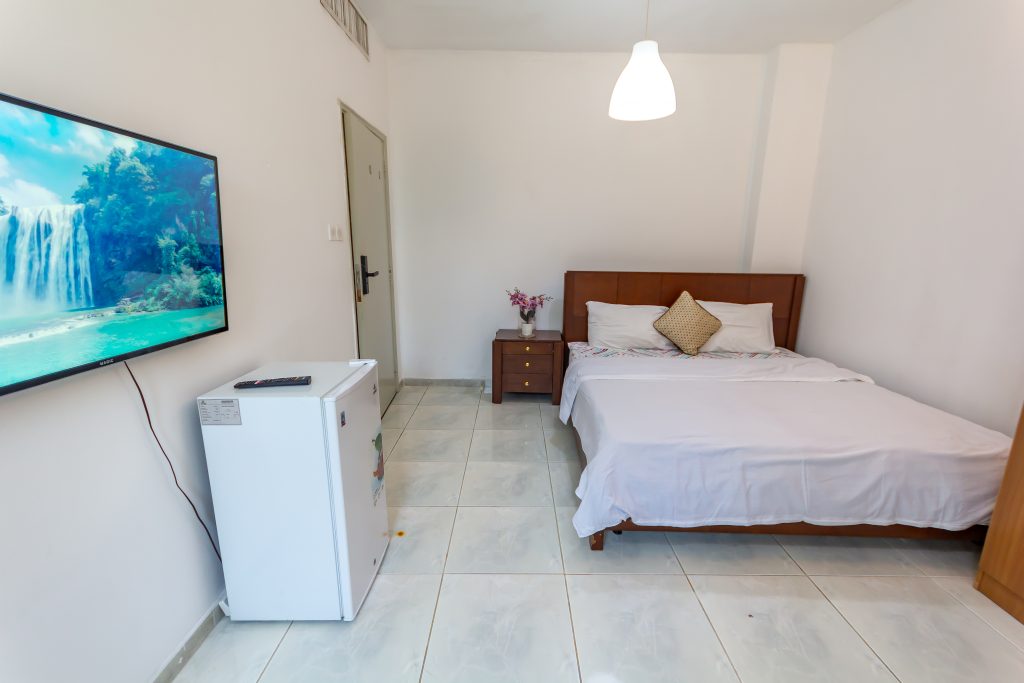 Small room in umm suqeim: best services and price 2025